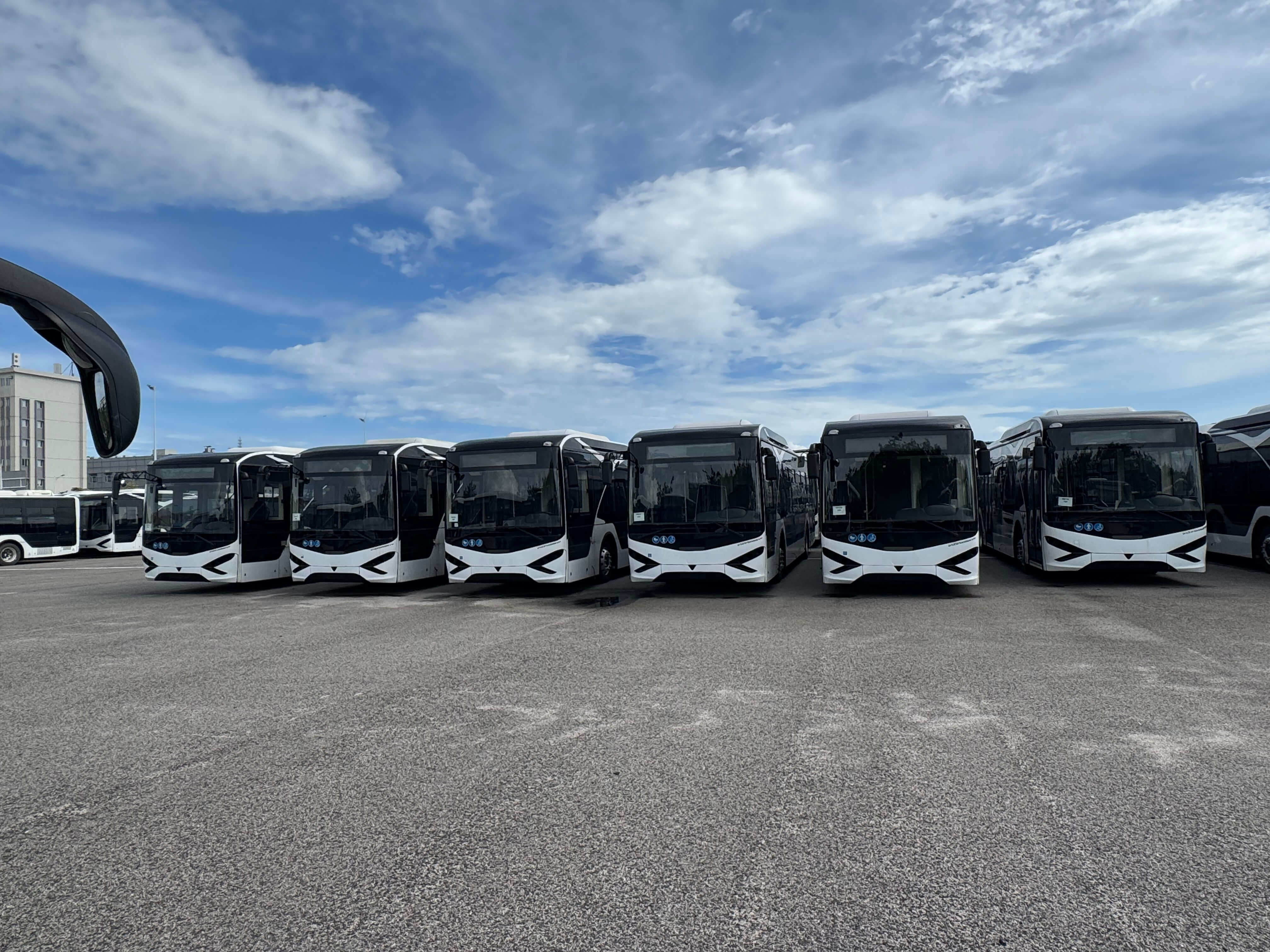 Electric Engine Type Used Commercial Buses with 19 1 Seating Capacity ...